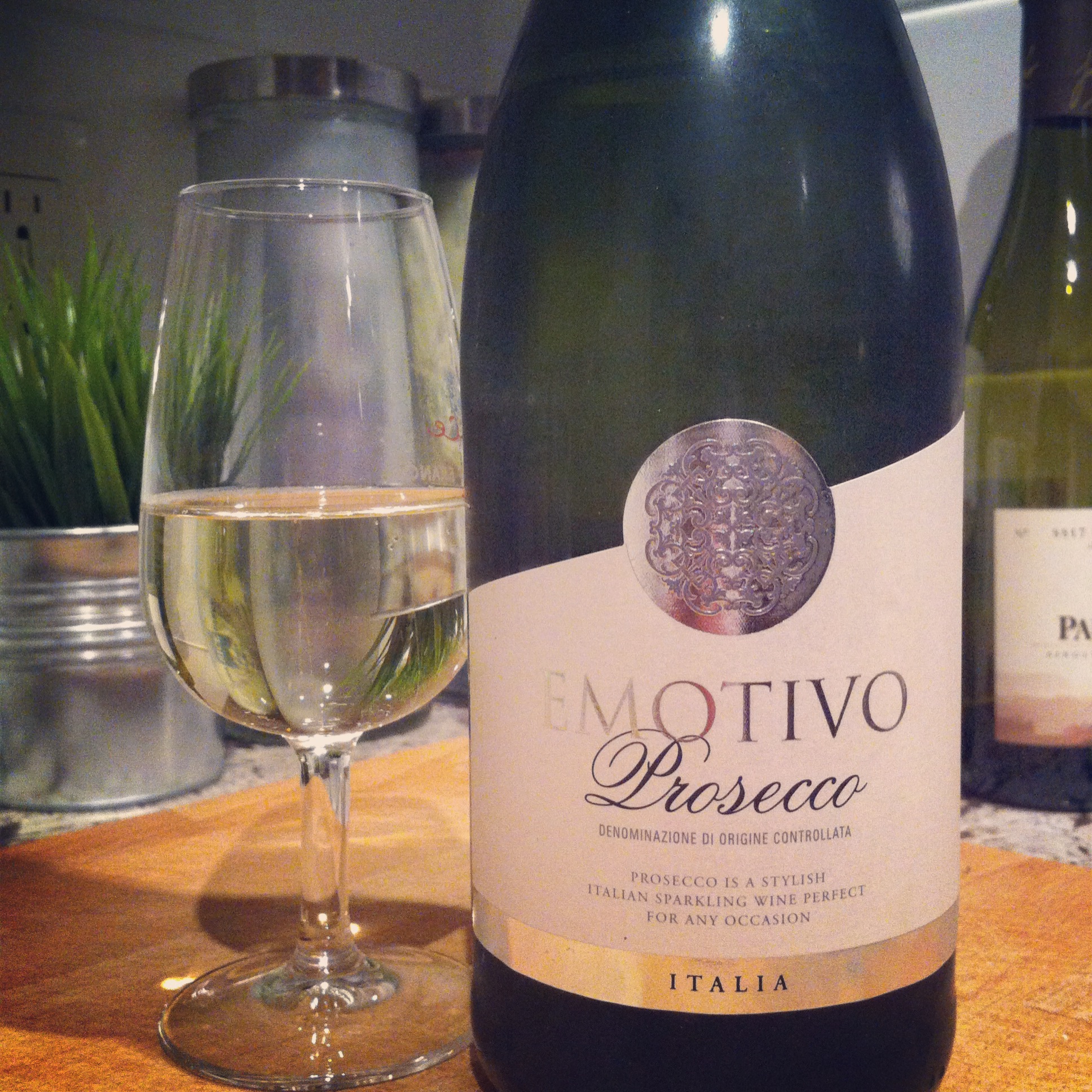 Emotivo Prosecco Expert Wine Review: Natalie MacLean